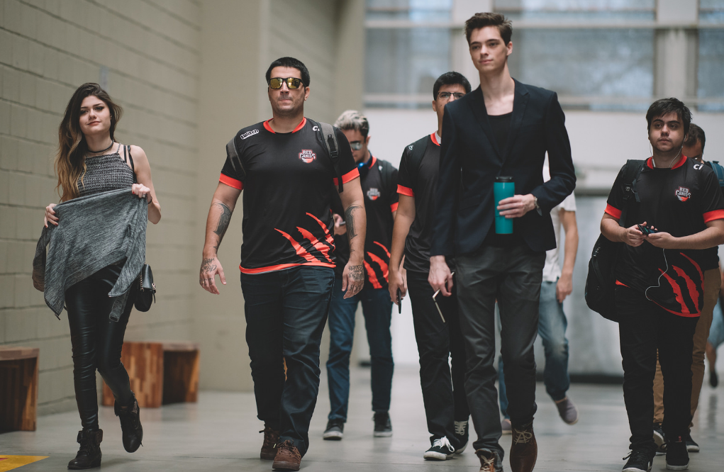 Imbatível! Red Canids atropela CNB e está com um pé nos playoffs - Mais ...