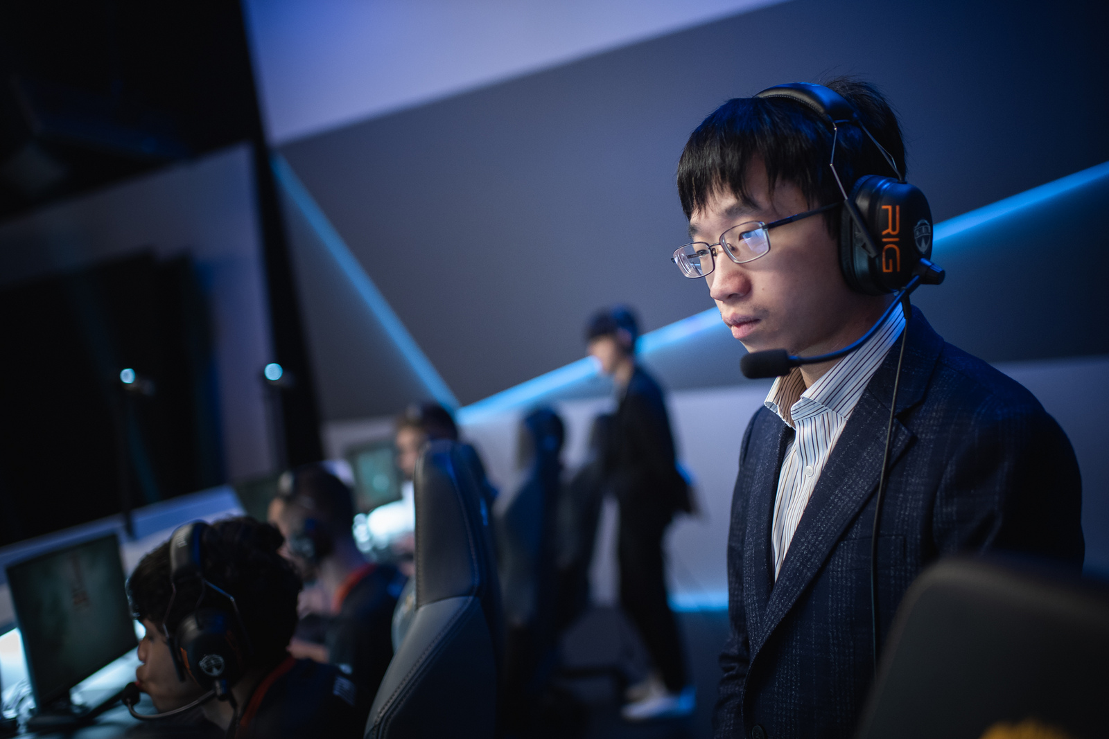 LPL 2025: Com passagem no Brasil, treinador Tabe consegue feito inédito na China - Mais Esports