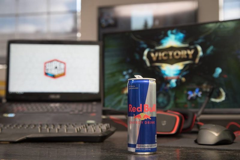 LoL: Red Bull lança latas temáticas de 4 campeões - Mais Esports