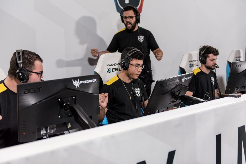 R6: Brasileiros disputam jogos decisivos no segundo dia de Six ...
