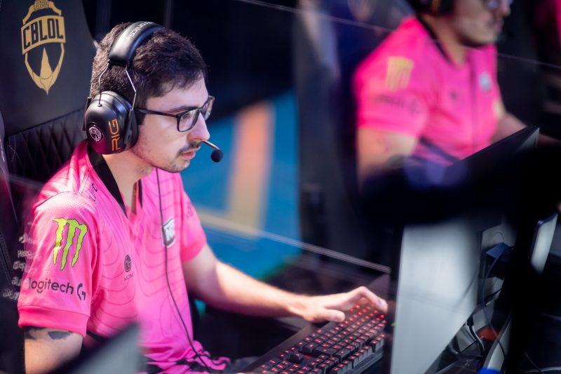 LoL: Shini deixa a INTZ e anuncia afastamento do competitivo por tempo ...