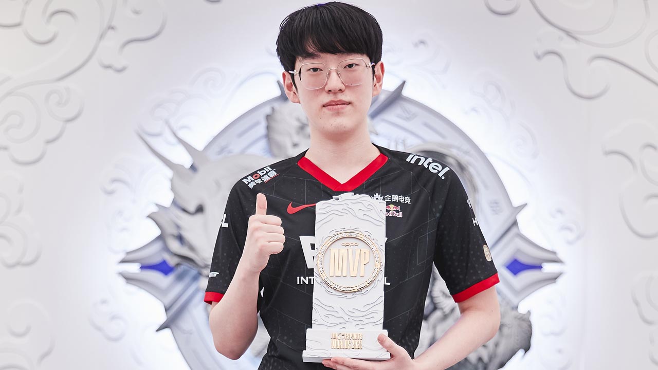 Worlds 2021: Jogadores da EDG revelam possíveis campeões para suas skins - Mais Esports