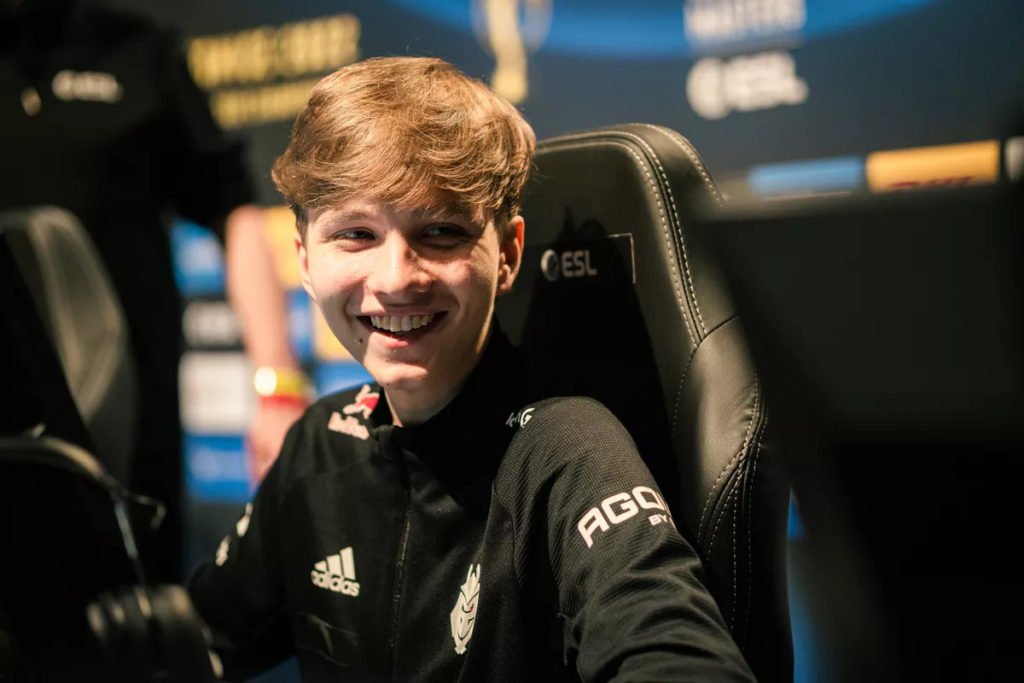 CS:GO: m0NESY brinca com saffee sobre horas jogadas: “de passo em passo ...