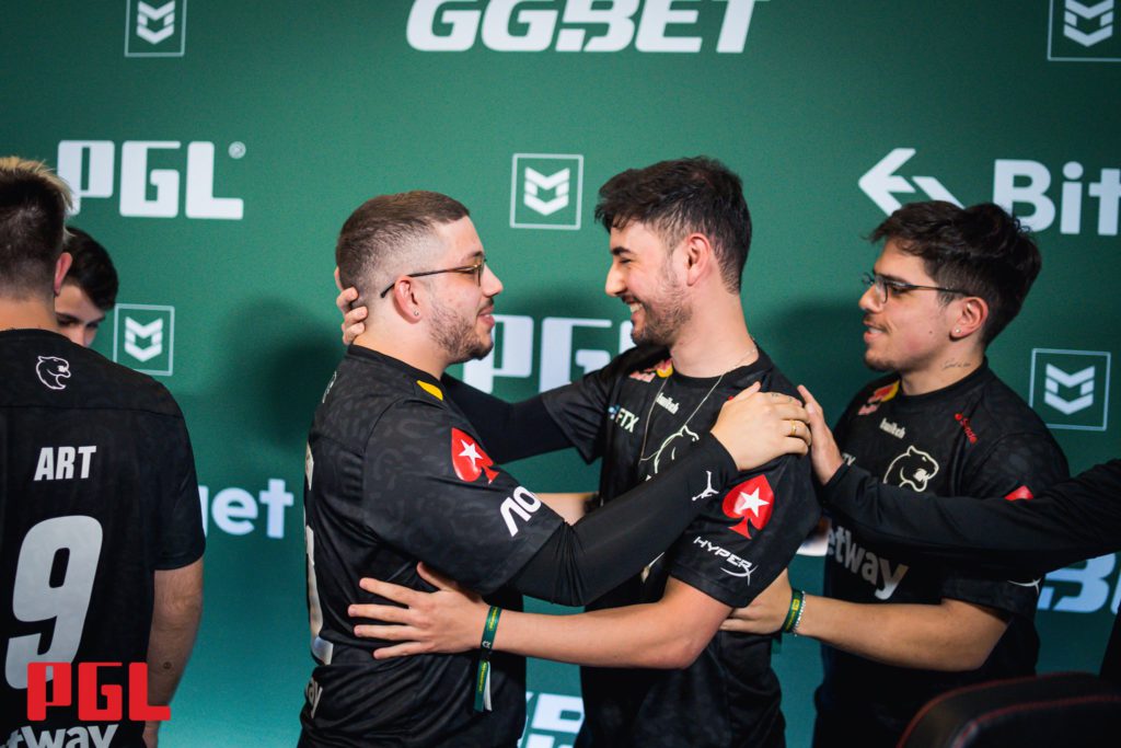 CS:GO: FURIA sobe duas posições e entra no top 5 do ranking mundial da ...