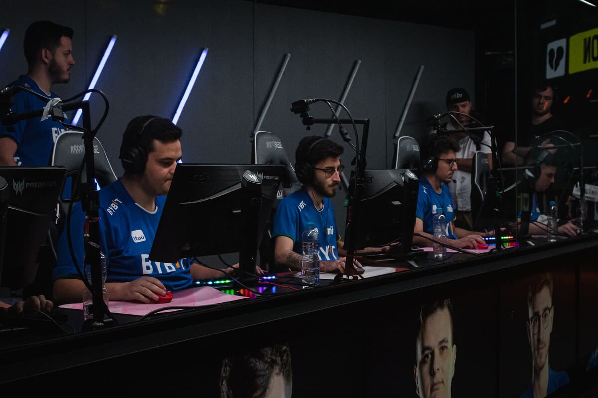 R6: FURIA e MIBR avançam às quartas de final da Copa do Brasil - Mais ...