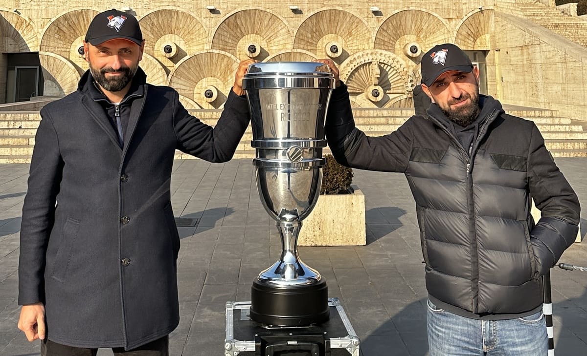 CS:GO: ESL critica Virtus.Pro por foto com troféu da IEM Rio Major 2022 ...