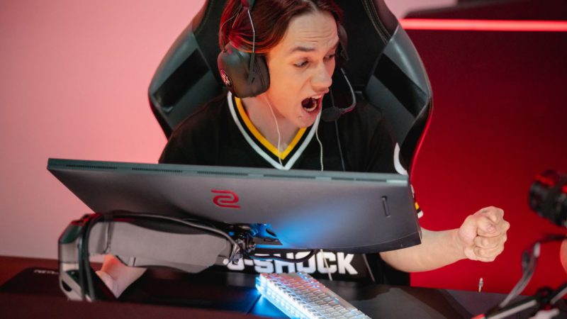 Erika Hilton aciona Ministério Público após ataques transfóbicos à SrN - Mais Esports