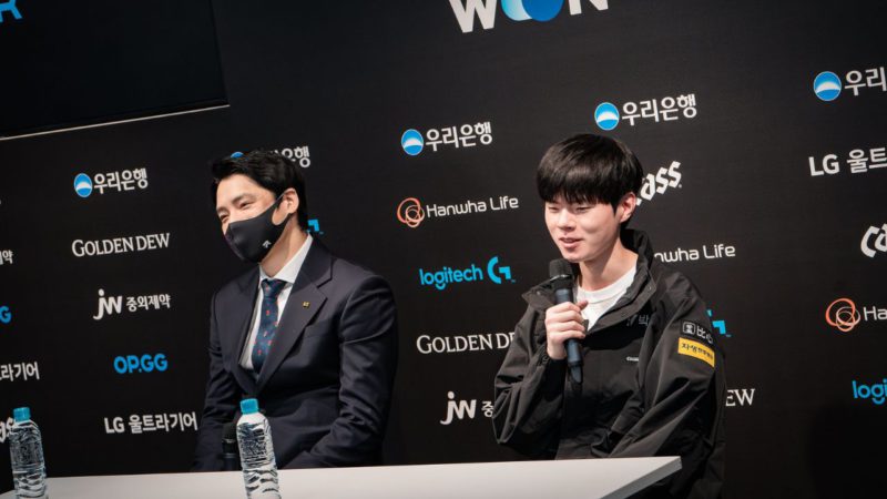 LCK 2024: “Ele treina com isso desde que voltou do NA” Conta KT Deft - Mais Esports