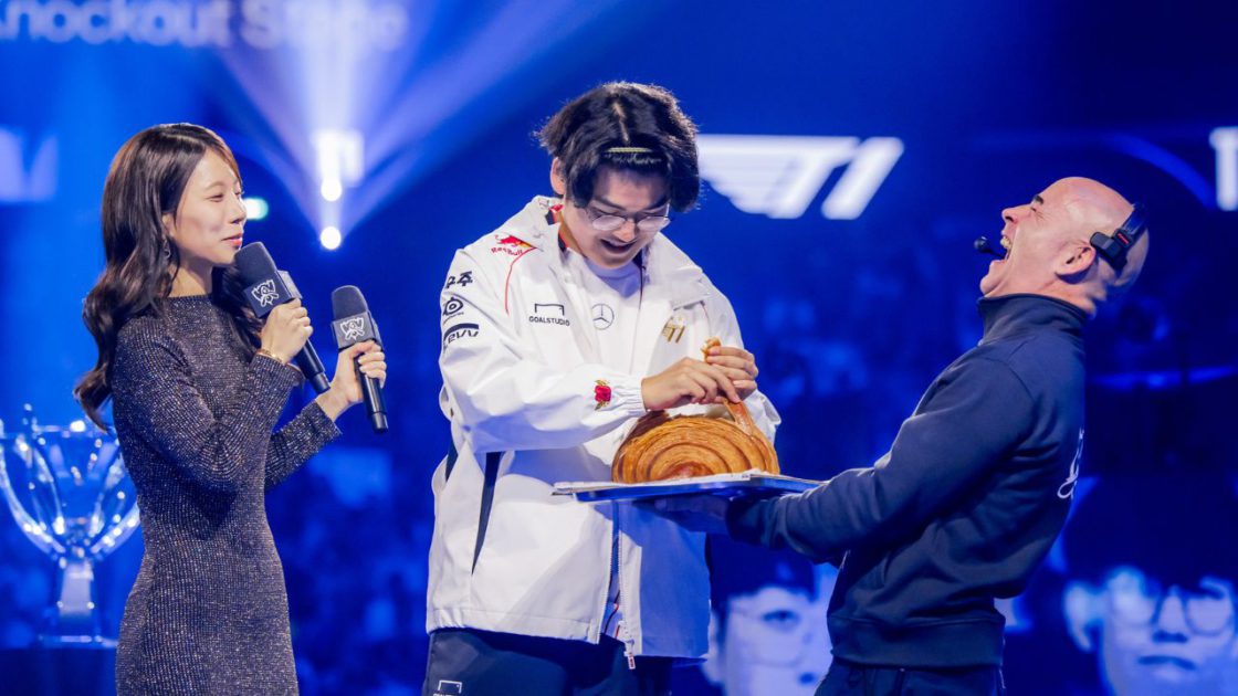 Worlds 2024: Do tamanho da aura! T1 Gumayusi experimenta um croissant gigante - Mais Esports
