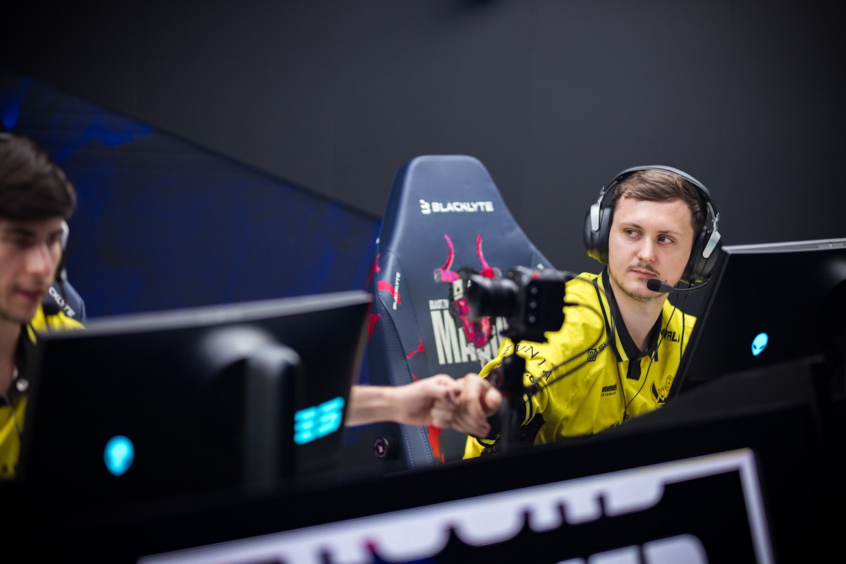 CS2: Mezii se torna o primeiro pro player a receber hashtag na rede ...